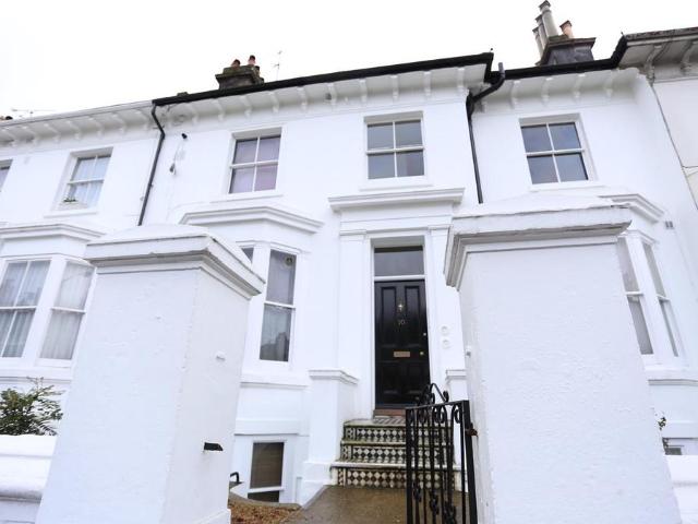 Buckingham Place, Brighton 1 bed flat to rent £1,050 pcm £242 pw