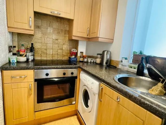 Buckingham Place, Bristol BS8, 2 bed flat to rent, £1,600 pcm | PrimeLocation