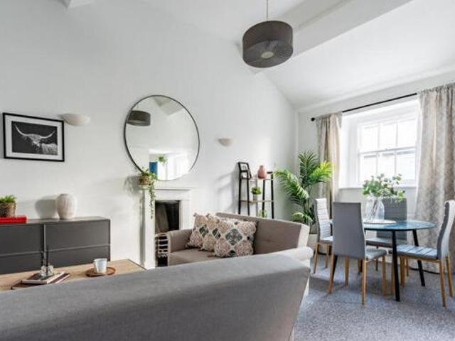 Buckingham Place, Clifton, 2 Bedroom Flat