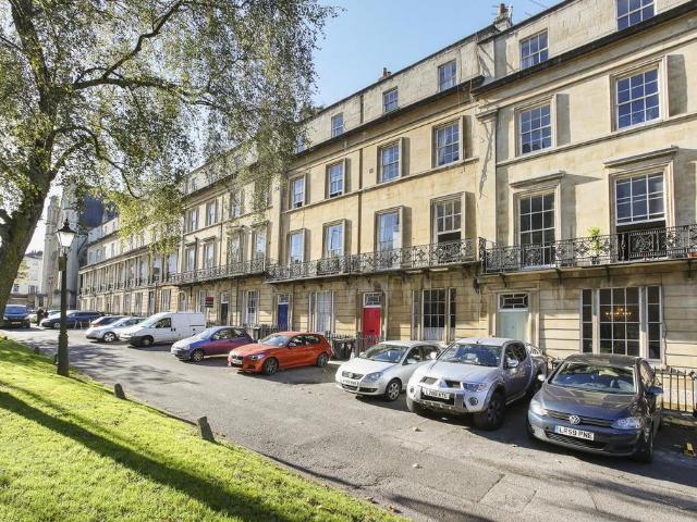 Buckingham Place, Clifton, BS8 2 bed apartment to rent £1,395 pcm £322 pw