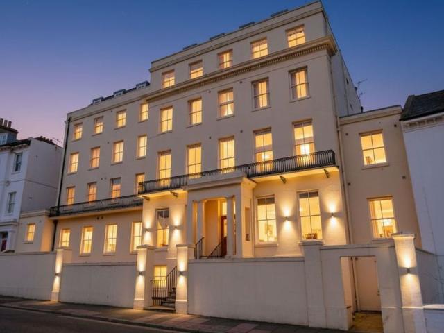 Buckingham Place, St. Annes House BN1, Studio to rent, £1,085 pcm | PrimeLocation