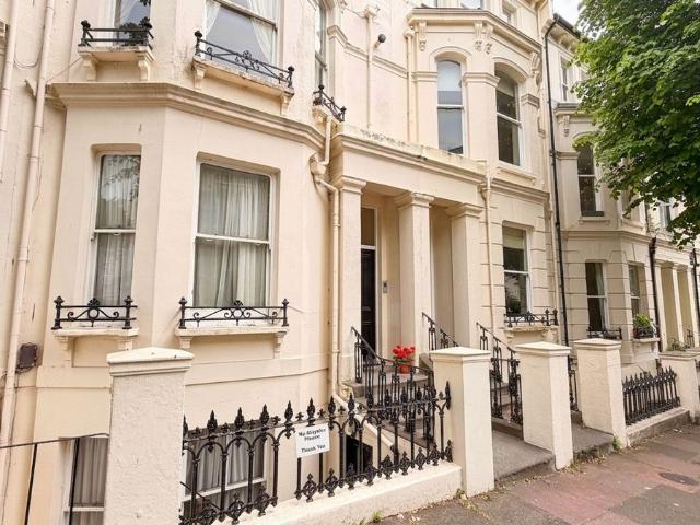 Buckingham Road, Brighton BN1, 1 bed flat to rent, £1,300 pcm | PrimeLocation