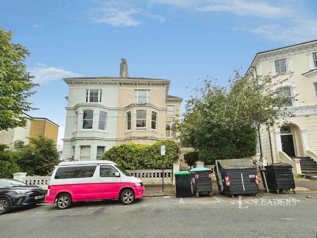 Buckingham Road, Brighton, East. 2 bed flat to rent £1,795 pcm £414 pw