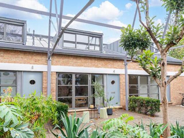 Buckingham Road, De Beauvoir, 2 Bedroom Mews