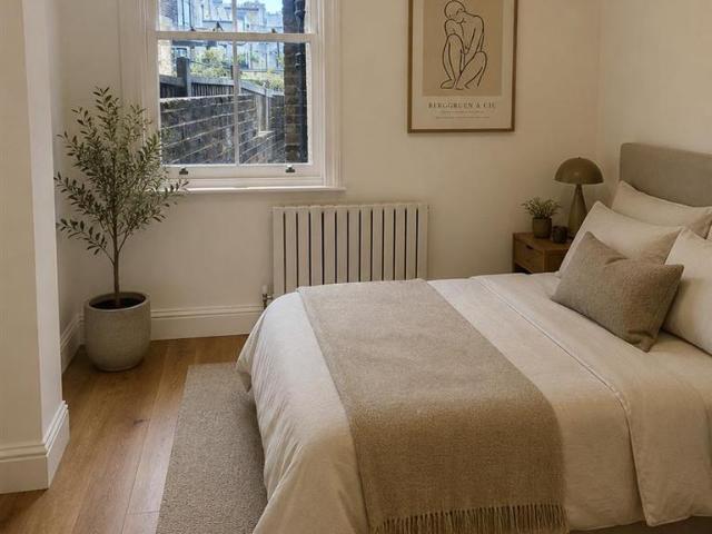 Buckingham Road, Hackney, London 1 bed flat to rent £2,550 pcm £588 pw