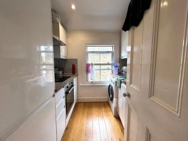 Buckingham Road, Harrow HA1 2 bed maisonette to rent £1,900 pcm £438 pw
