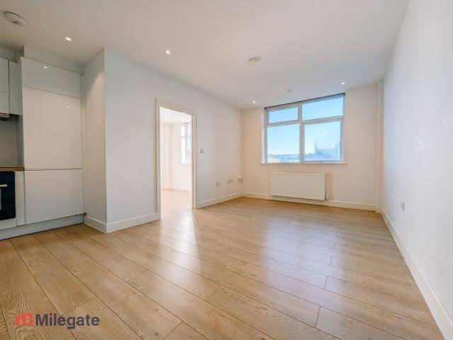 Buckingham Street, Aylesbury HP20, 1 bed flat to rent, £900 pcm | PrimeLocation
