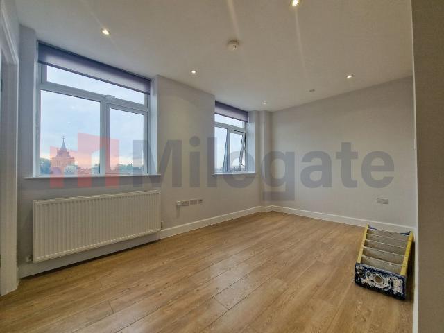 Buckingham Street, Aylesbury HP20, 1 bed flat to rent, £925 pcm | PrimeLocation