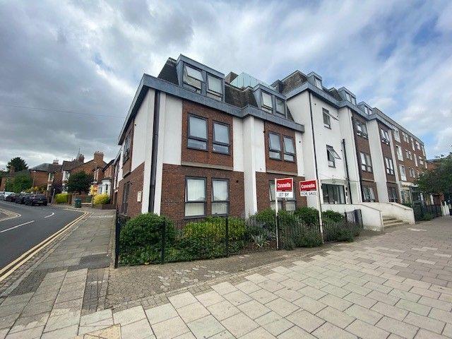 Buckingham Street, Aylesbury HP20, 2 bed flat to rent, £1,300 pcm | PrimeLocation