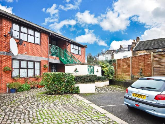 Buckingham Yard, 81A Buckingham Road. 1 bed apartment to rent £1,450 pcm £335 pw