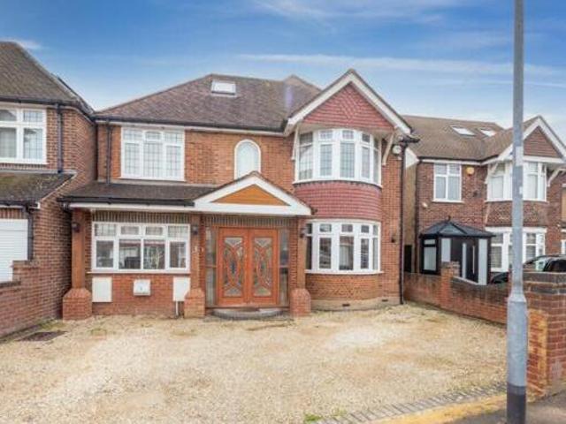 Buckland Avenue, Langley, 5 Bedroom Detached