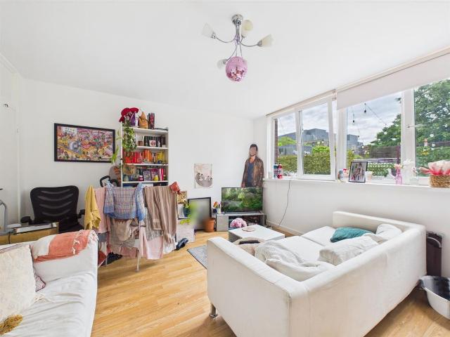Buckland Court, Buckland Street, Old Street N1, 3 bed maisonette to rent, £3,000 pcm | PrimeLocation