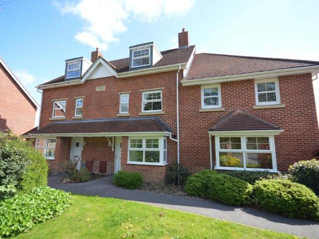 Buckland Gardens, Lymington. 4 bed townhouse to rent £2,250 pcm £519 pw