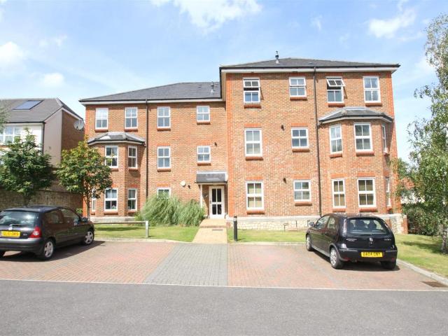 Buckland Road, Maidstone ME16, 2 bed flat to rent, £1,250 pcm | PrimeLocation