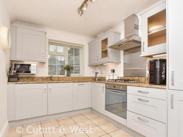 Buckland Road, Lower Kingswood, 4 Bedroom End