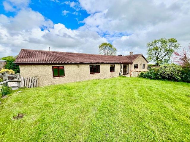Buckland St. Mary, Chard, Somerset, TA20 5 bed bungalow to rent £2,350 pcm £542 pw