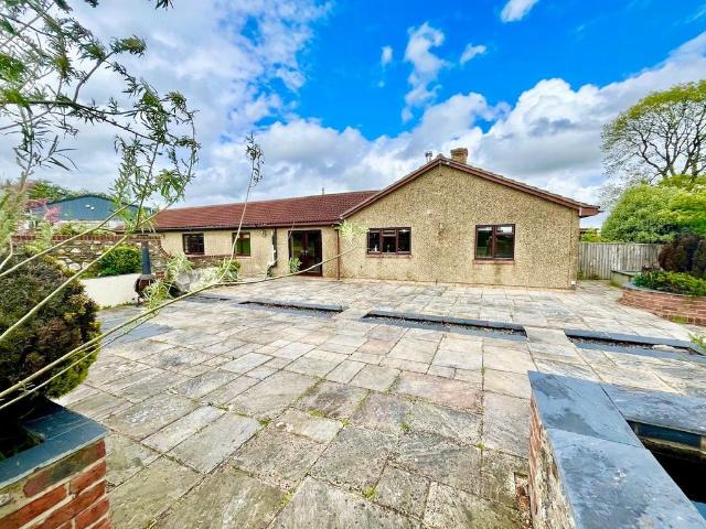 Buckland St. Mary, Chard, Somerset, TA20 5 bed bungalow to rent £2,350 pcm £542 pw