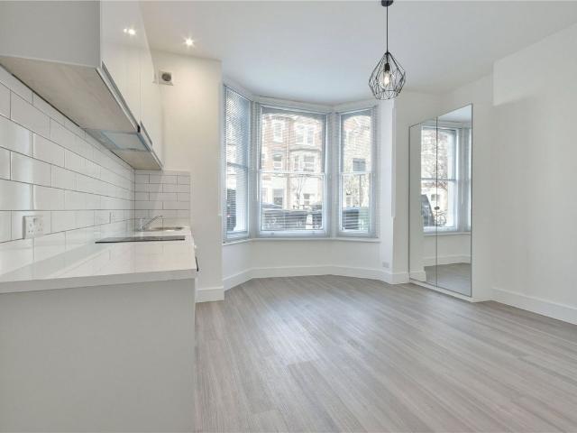 Buckley Road, Brondesbury NW6, Studio to rent, £1,250 pcm | PrimeLocation