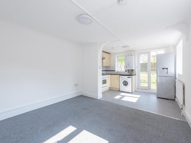 Buckleigh Road, London SW16, 1 bed flat to rent, £1,750 pcm | PrimeLocation
