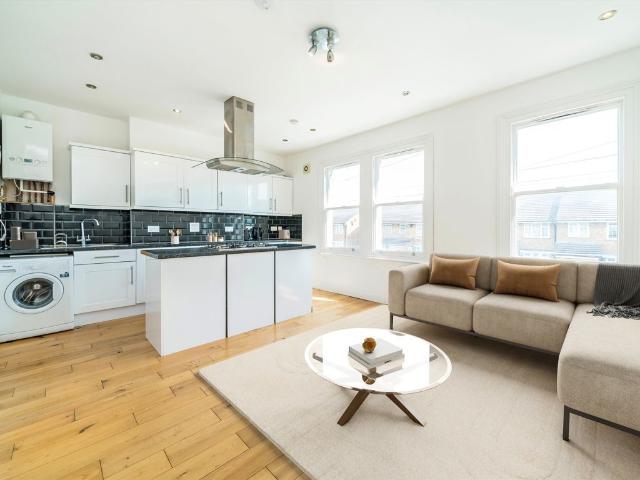 Buckleigh Road, Streatham SW16, 3 bed flat to rent, £2,750 pcm | PrimeLocation