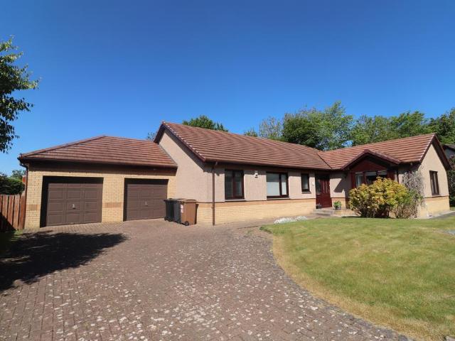 Bucklerburn Close, Peterculter. 4 bed detached house to rent £2,250 pcm £519 pw