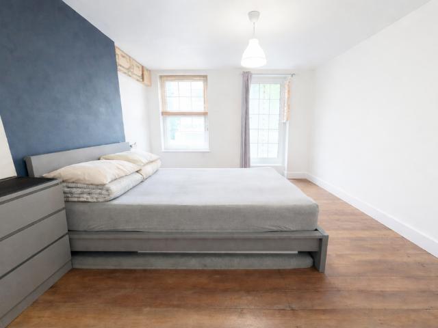 Buckmaster House Camden Road, Holloway 3 bed flat to rent £2,950 pcm £681 pw