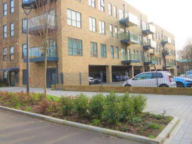 Bucknall Place, Watford WD19 1 bed flat to rent £1,600 pcm £369 pw