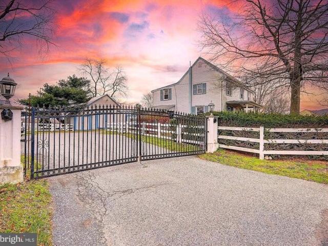 Buddtown Rd, Southampton, Farm House For