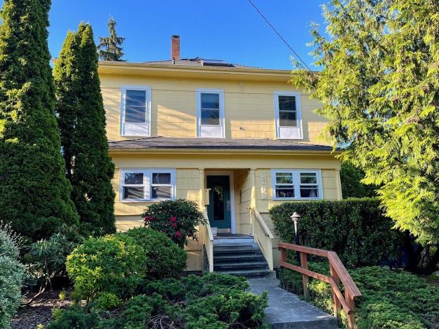 BUENA VISTA APARTMENTS Studio Apartment for Rent at 1763 Nw 60th St, Seattle, WA 98107 Adams