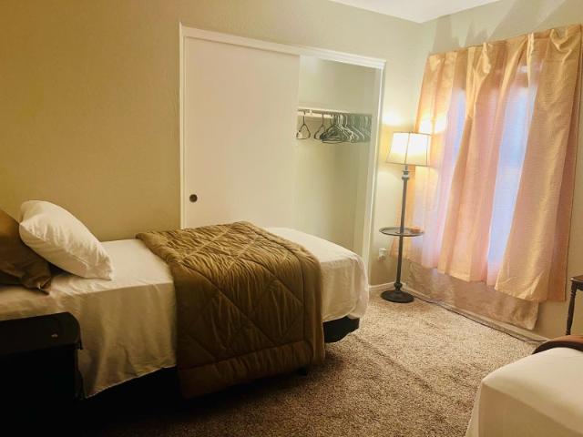 Buenavida Home, a 10 minute walk to transit stop T