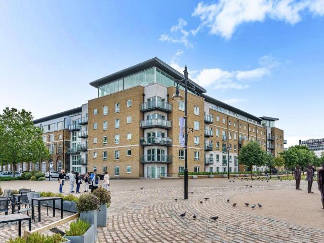 Building 45, Woolwich, London, SE18 2 bed flat to rent £2,150 pcm £496 pw