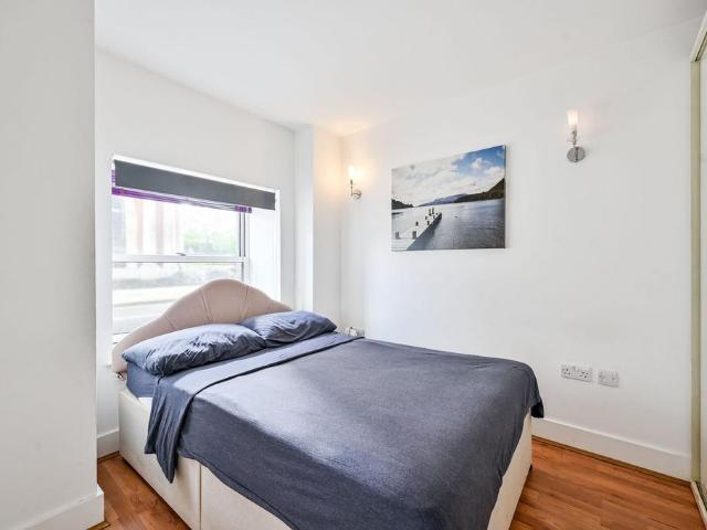 Building 22, Woolwich, London, SE18 1 bed flat to rent £1,555 pcm £359 pw