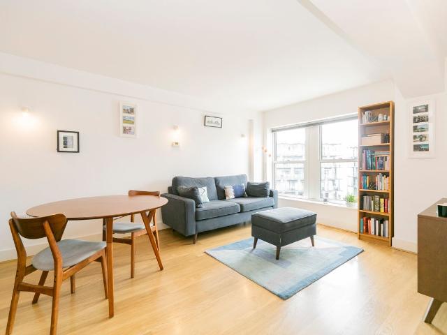 Building 22, Cadogan Road, Royal Arsenal SE18, 2 bed flat to rent, £2,150 pcm | PrimeLocation