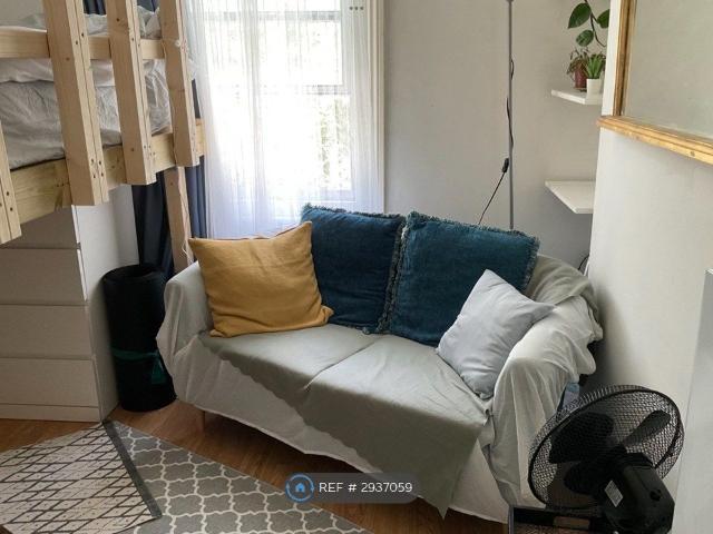 Bulwer Street, London W12, Studio to rent, £980 pcm | PrimeLocation