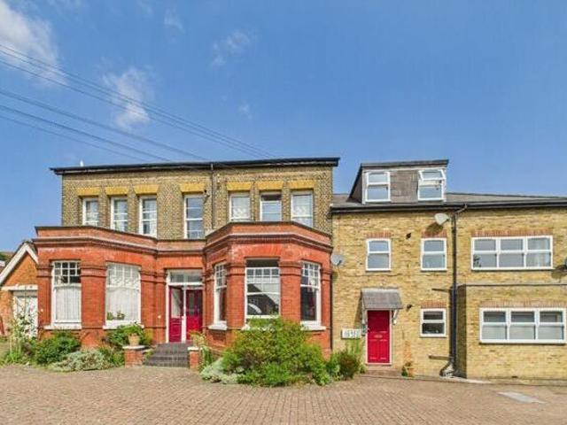 Bulwer Road, Barnet, 2 Bedroom Flat