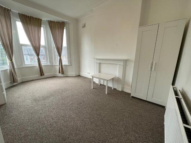 Bulwer Road, Leytonstone 4 bed apartment to rent £2,725 pcm £629 pw