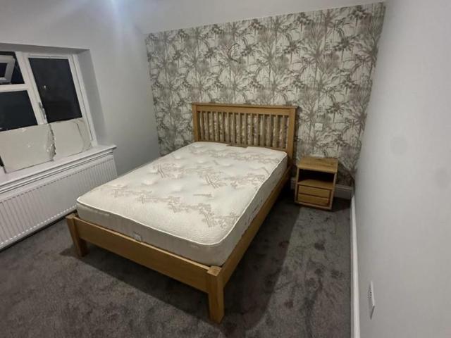 Bulan Road, Headington, Oxford. 2 bed flat to rent £2,200 pcm £508 pw