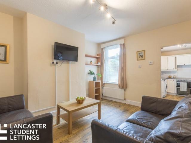 Bulk Road, Lancaster LA1, Room to rent, £563 pppm | PrimeLocation