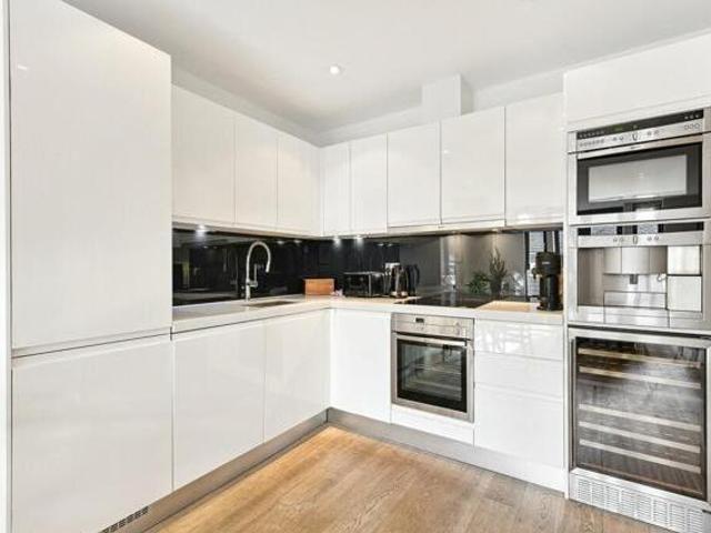Bull Inn Court, Covent Garden, 2 Bedroom Apartment