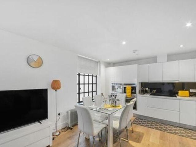 Bull Inn Court, Covent Garden, 2 Bedroom Apartment