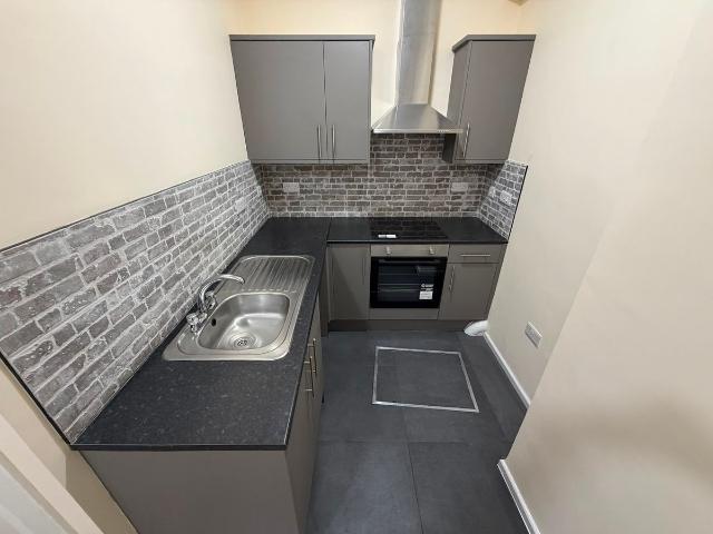 Bull Street, Wednesbury WS10, 2 bed flat to rent, £850 pcm | PrimeLocation