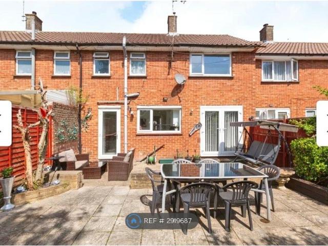 Bullbrook Drive, Bracknell RG12, 3 bed terraced house to rent, £2,000 pcm | PrimeLocation