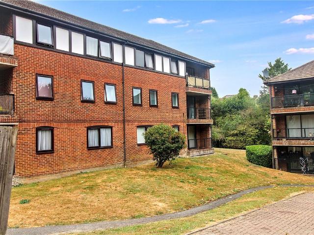 Holywell Buller Close, Crowborough, East Sussex TN6, 2 bed flat to rent, £1,175 pcm | PrimeLocation