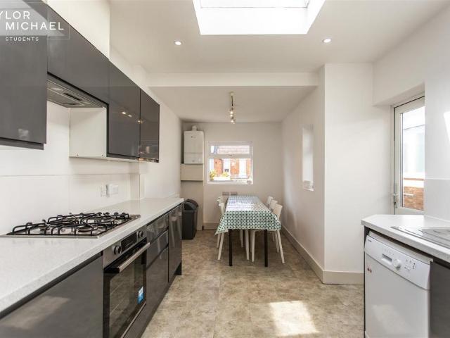 Buller Road, Brighton 6 bed terraced house to rent £3,600 pcm £831 pw