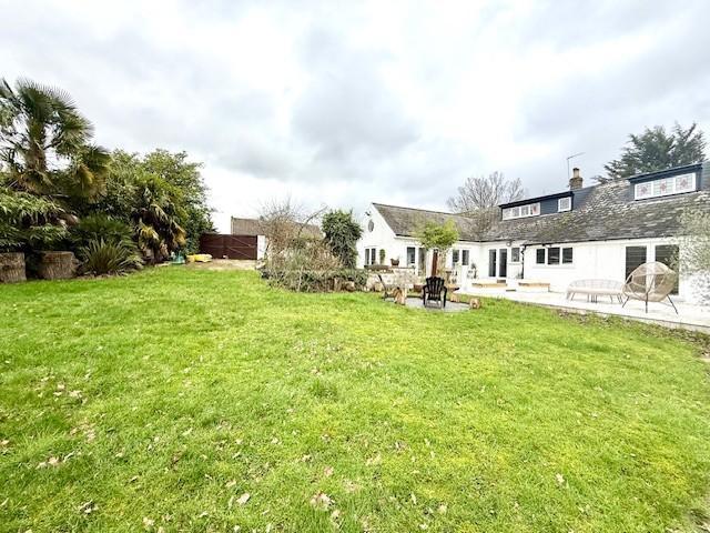 Bulls Cross Ride, Waltham Cross, EN7 2 bed bungalow to rent £3,500 pcm £808 pw