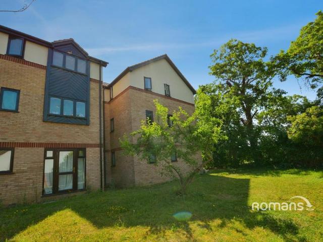 Bullrush Grove, Uxbridge, UB8 Studio to rent £1,150 pcm £265 pw