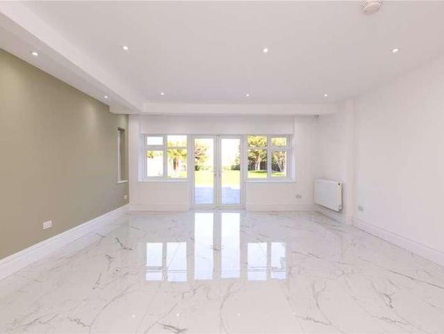 Bulstrode Way, Gerrards Cross, Buckinghamshire, SL9