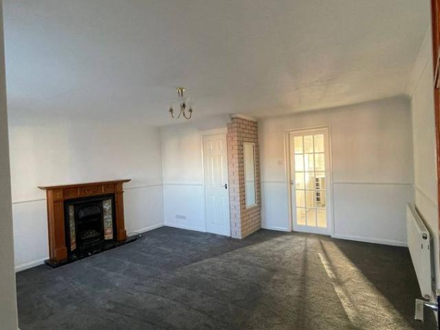 Burton Close, Oadby LE2, 3 bed semi detached house to rent, £1,200 pcm | PrimeLocation