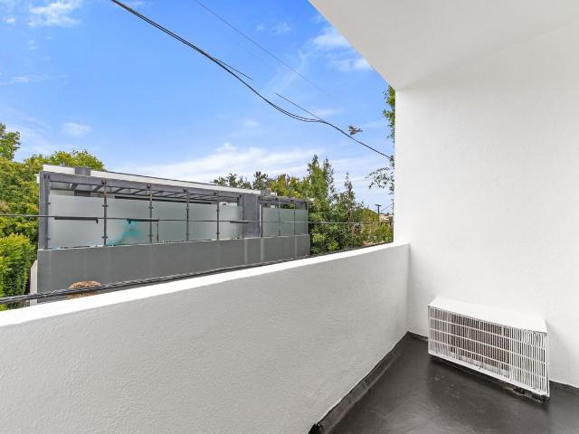 Burton Almont 1 Bedroom Apartment for Rent at 310 S Almont Dr, Los Angeles, CA 90048 Mid City West