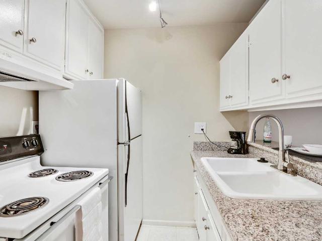 Burton Square Studio Apartment for Rent at 8660 Burton Way, Los Angeles, CA 90048 Mid City West